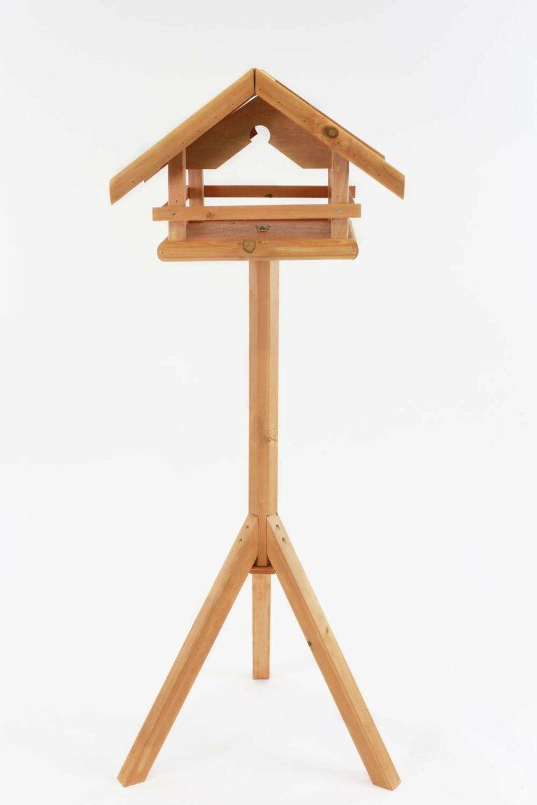 7 Best Wooden Bird Tables - 2025 Buyers Guide | Garden Junkie